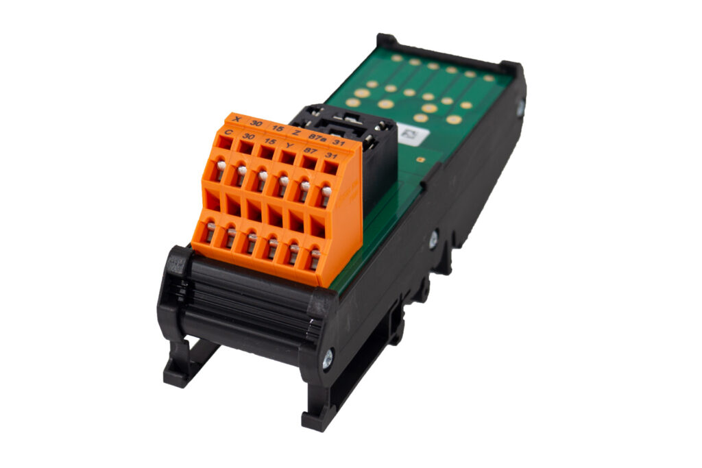 DIN rail adaptor without relays